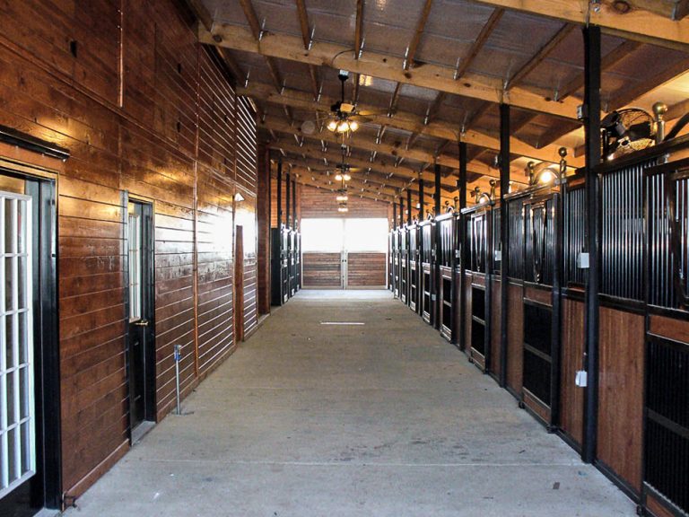 Pole & Raftered Grid Stall Barn